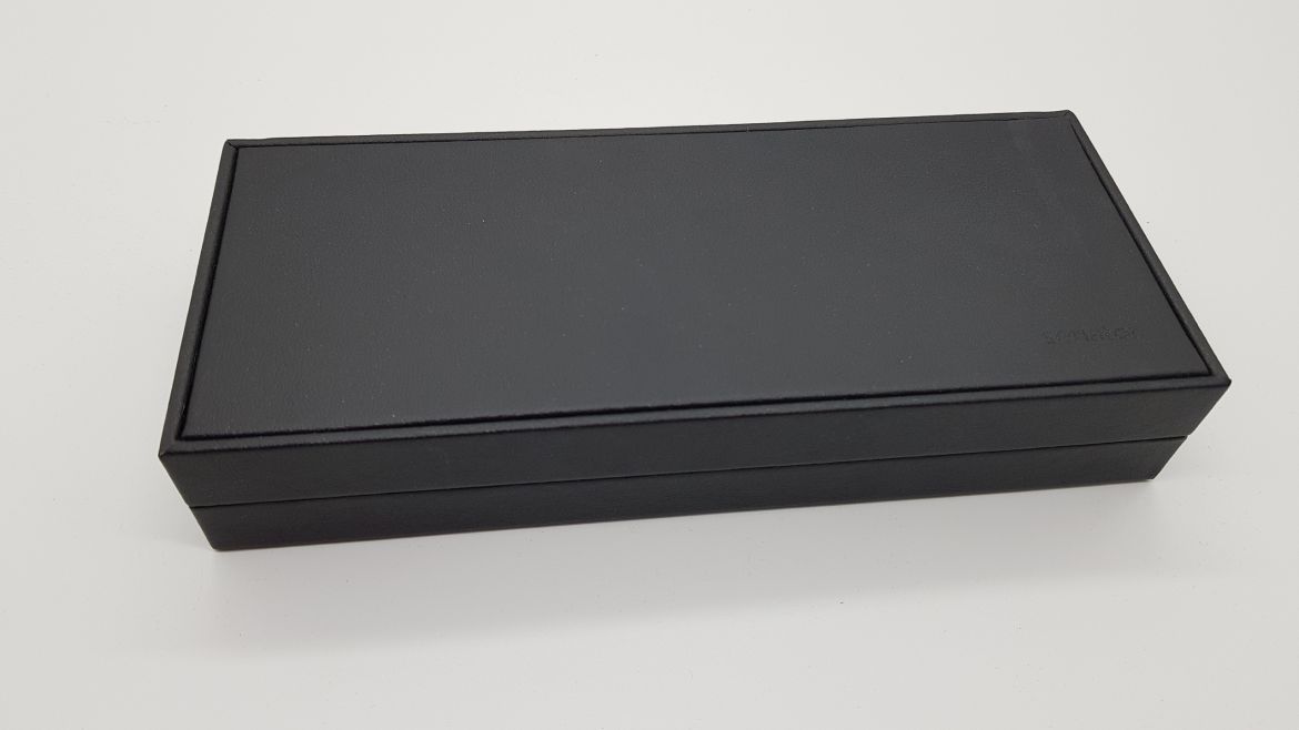 Stiftebox schwarz klappbar Lederoptik für 1 oder 2 Stifte - Holz4Design